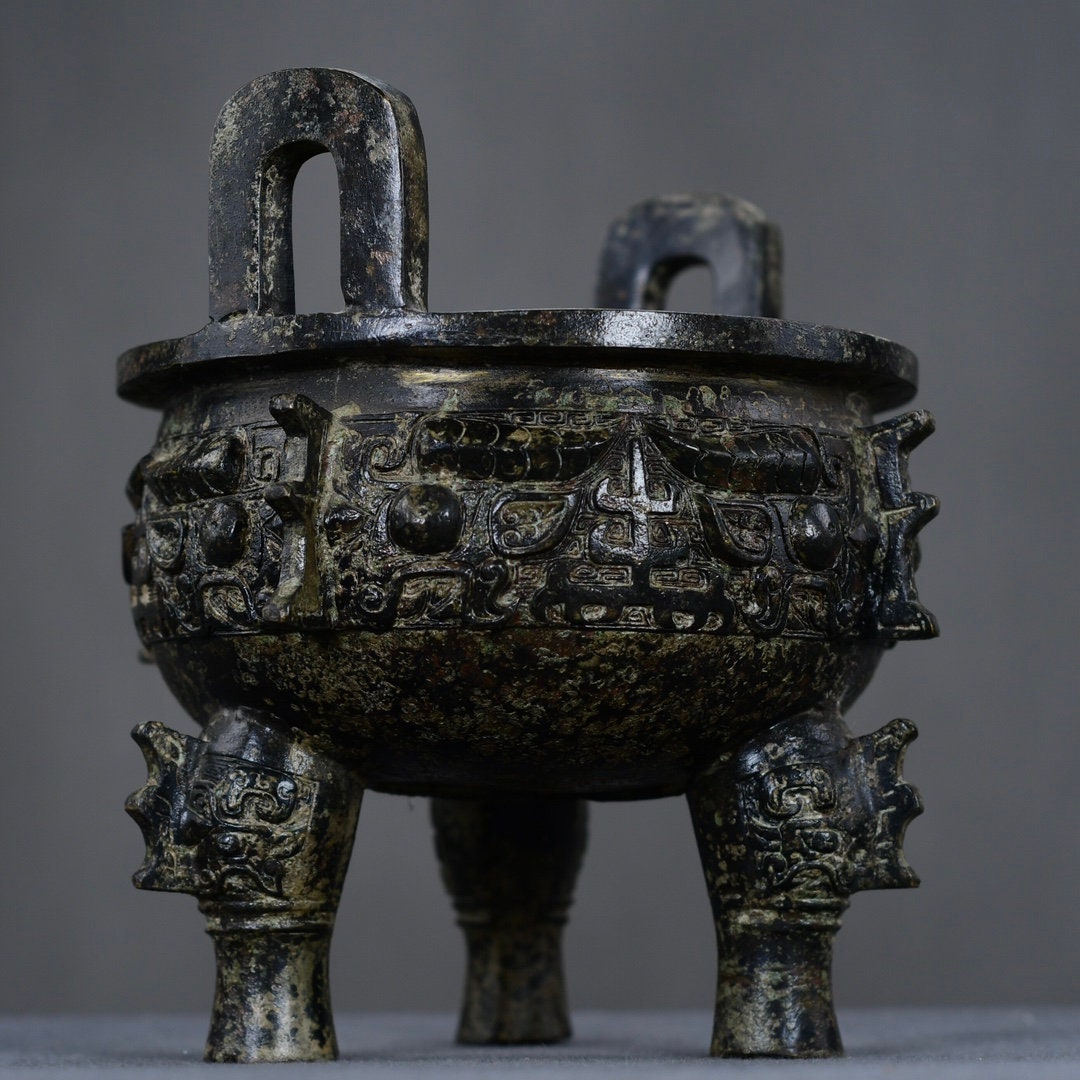Chinese Statue Hand-carved Han Dynasty Bronze Round Tripod Ornaments ...