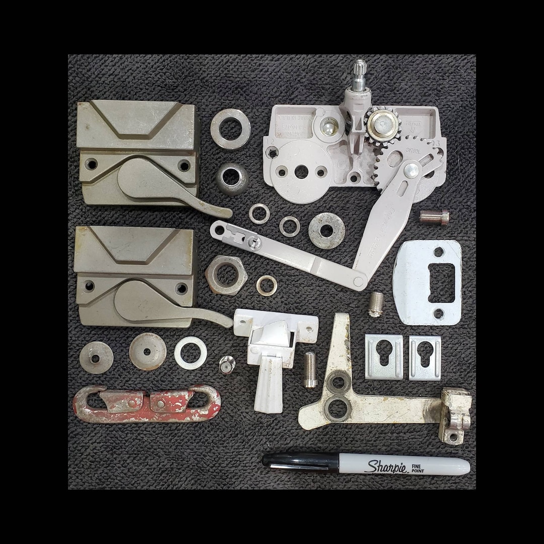 Mixed Lot of 20 Random Metal Scrap, Craft Supplies, Robot Parts, Caps ...