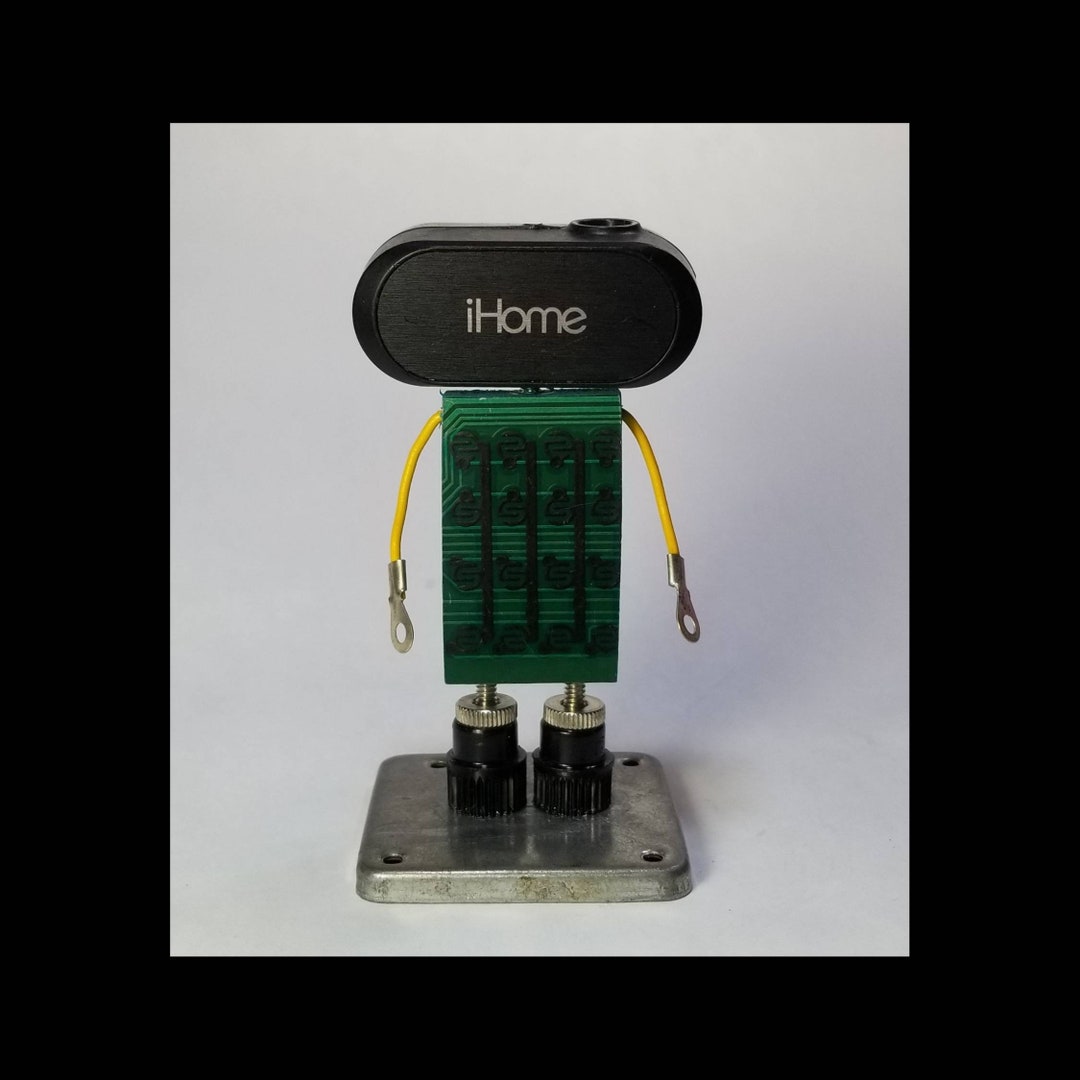 Inicio Escultura única de arte de robot reciclado hecho a mano material ...