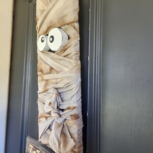 Mummy Welcome Sign Grungy Primitive Mummy Welcome Sign Halloween ...