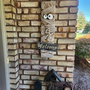 Mummy Welcome Sign Grungy Primitive Mummy Welcome Sign Halloween ...