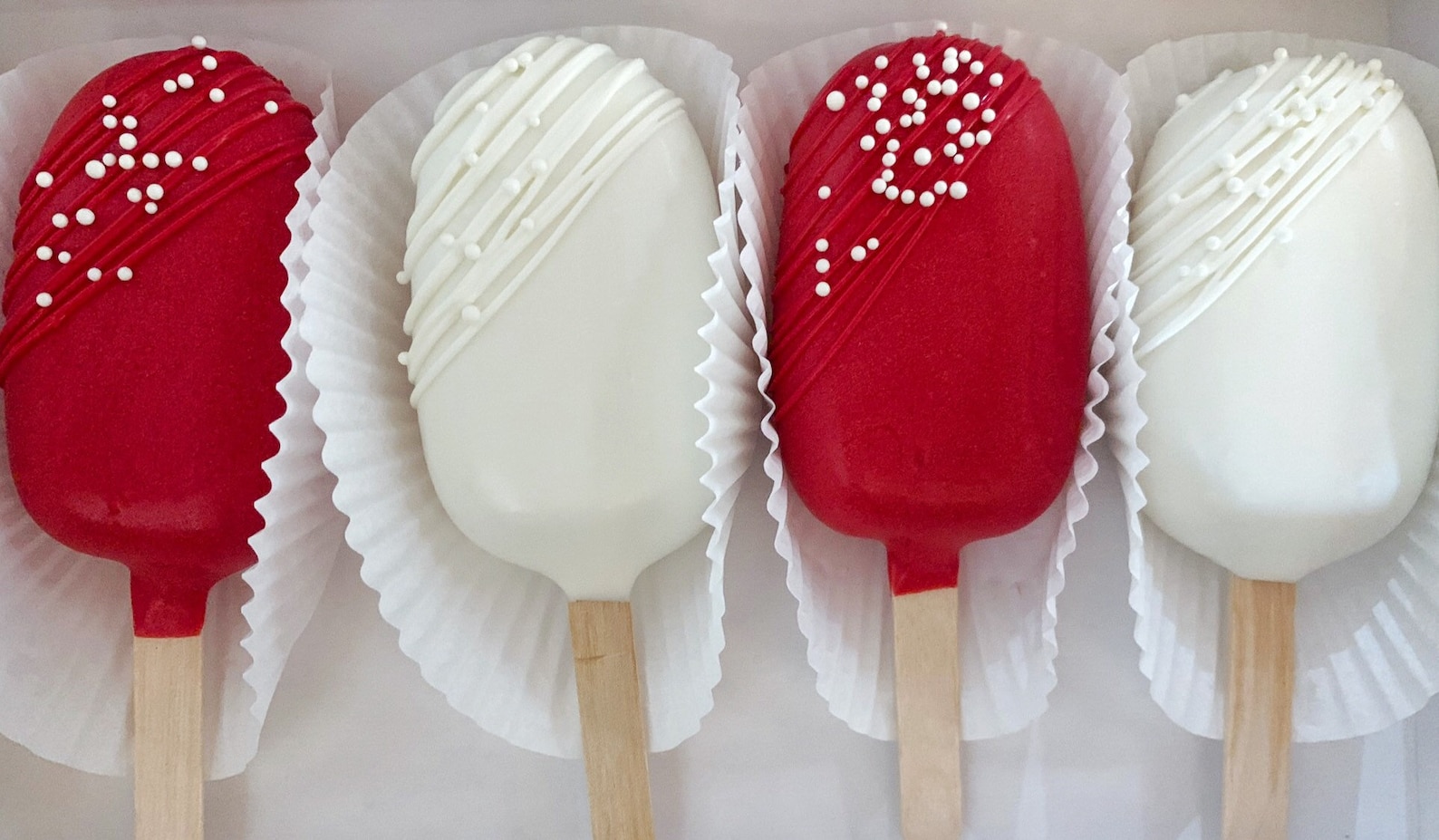 Customizable Cakesicle Gift Set. 4 Cakesicles and 2 Edible - Etsy
