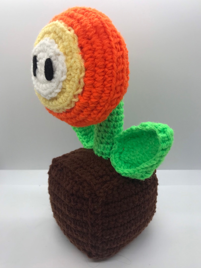 Amigurumi Crochet Pattern: Super Mario Bros Fire Flower - Etsy