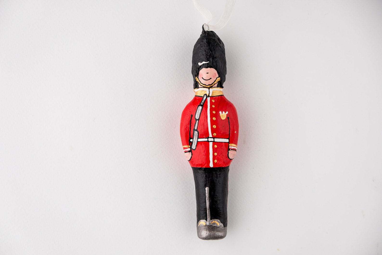 Sculpture the Queen's Guard Figurine Shatterproof Decor Paper Mache ...
