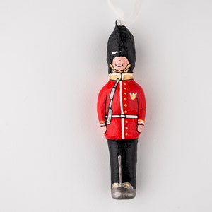 Sculpture the Queen's Guard Figurine Shatterproof Decor Paper Mache ...