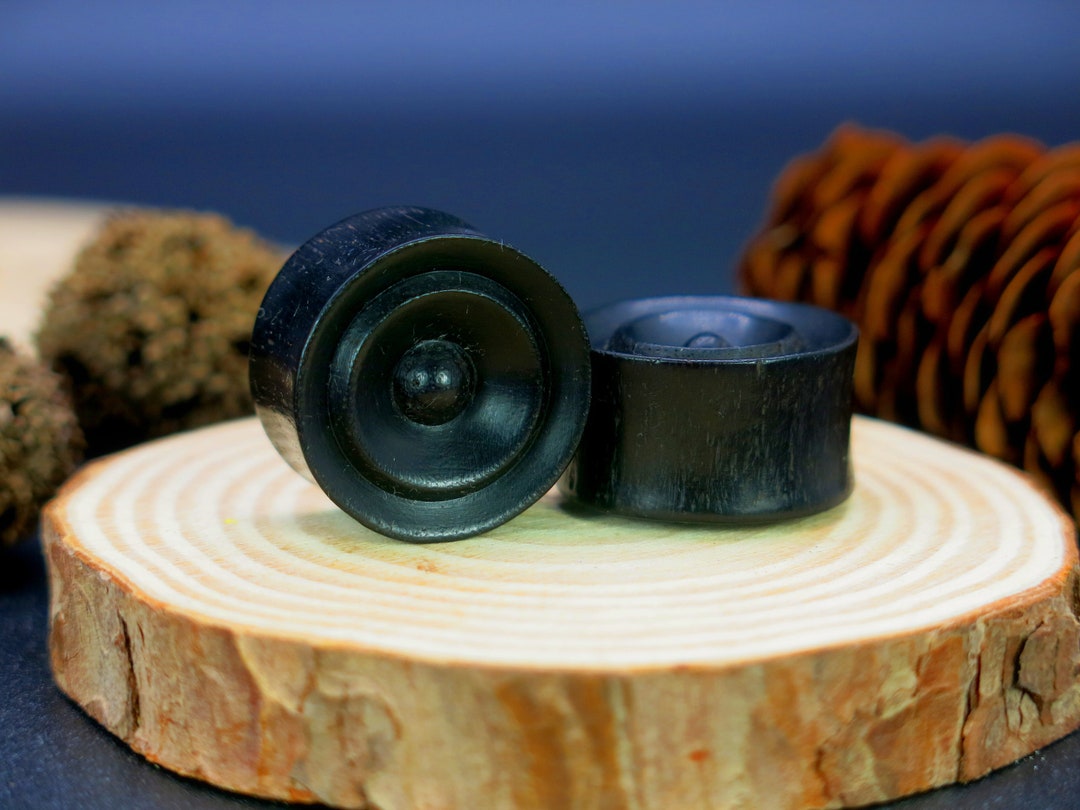 Custom Black Wood Carved Dot Art Ear Plugs for Stretched Earlobes - Etsy 日本