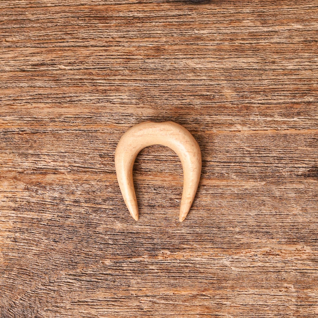 White Wood Septum Horseshoe U-bolts With Notch. Wooden Septum U-bolt ...