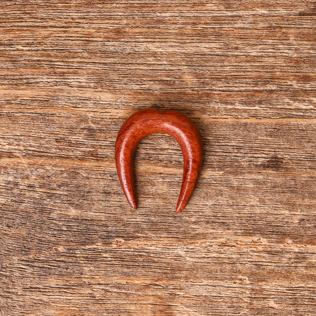 Red Wood Septum Horseshoe U-bolts With Notch. Wooden Septum U-bolt ...
