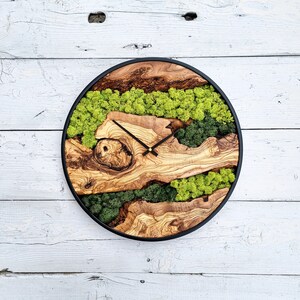 Moss Wall Clock, Custom Made Moss & Wood Wall Clock - Etsy