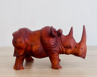 Main sculptée / Rhinocéros de bois blanchôté - Etsy France