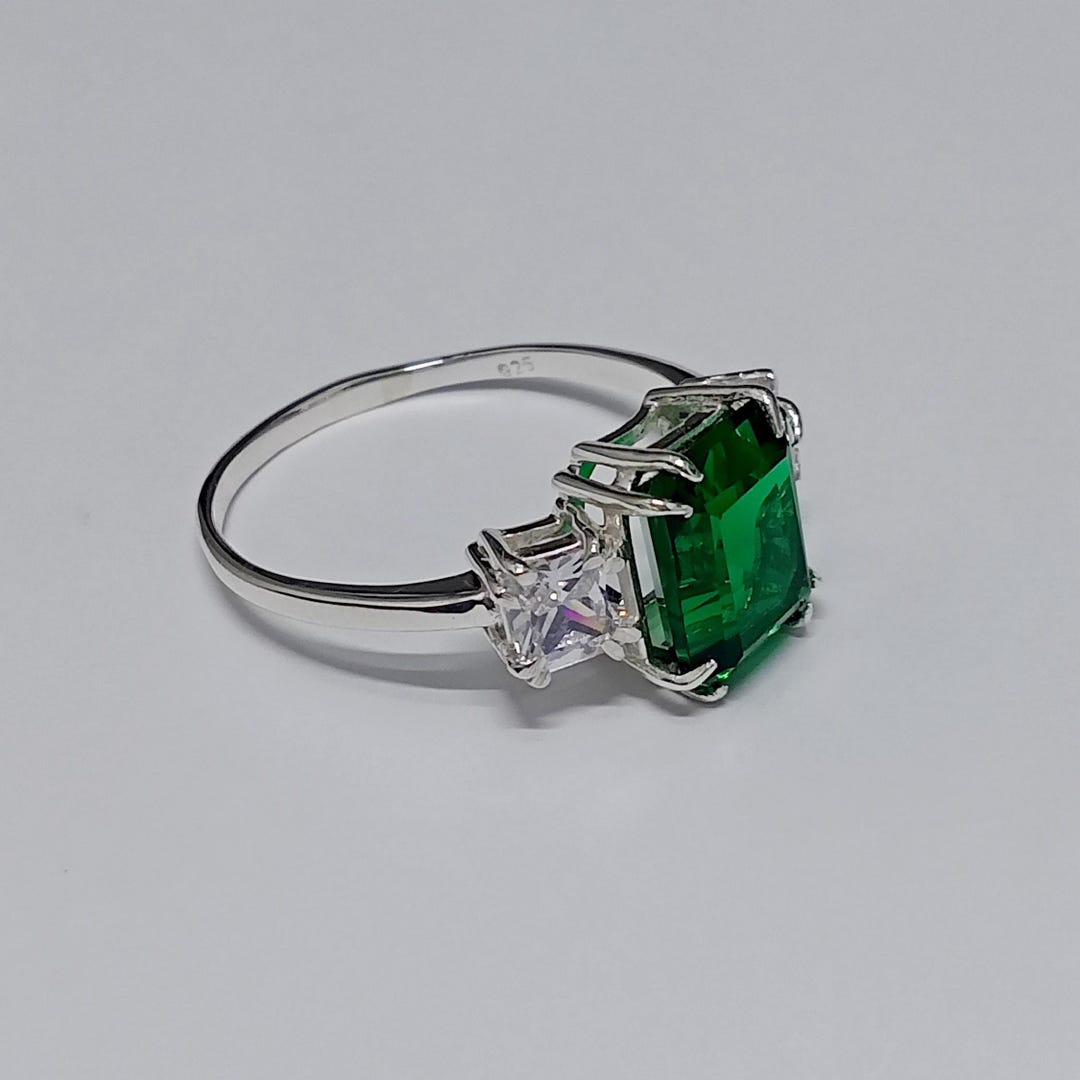 Majestic Emerald A Symbol of Luxury 7.15 Carat 925 Sterling Silver ...