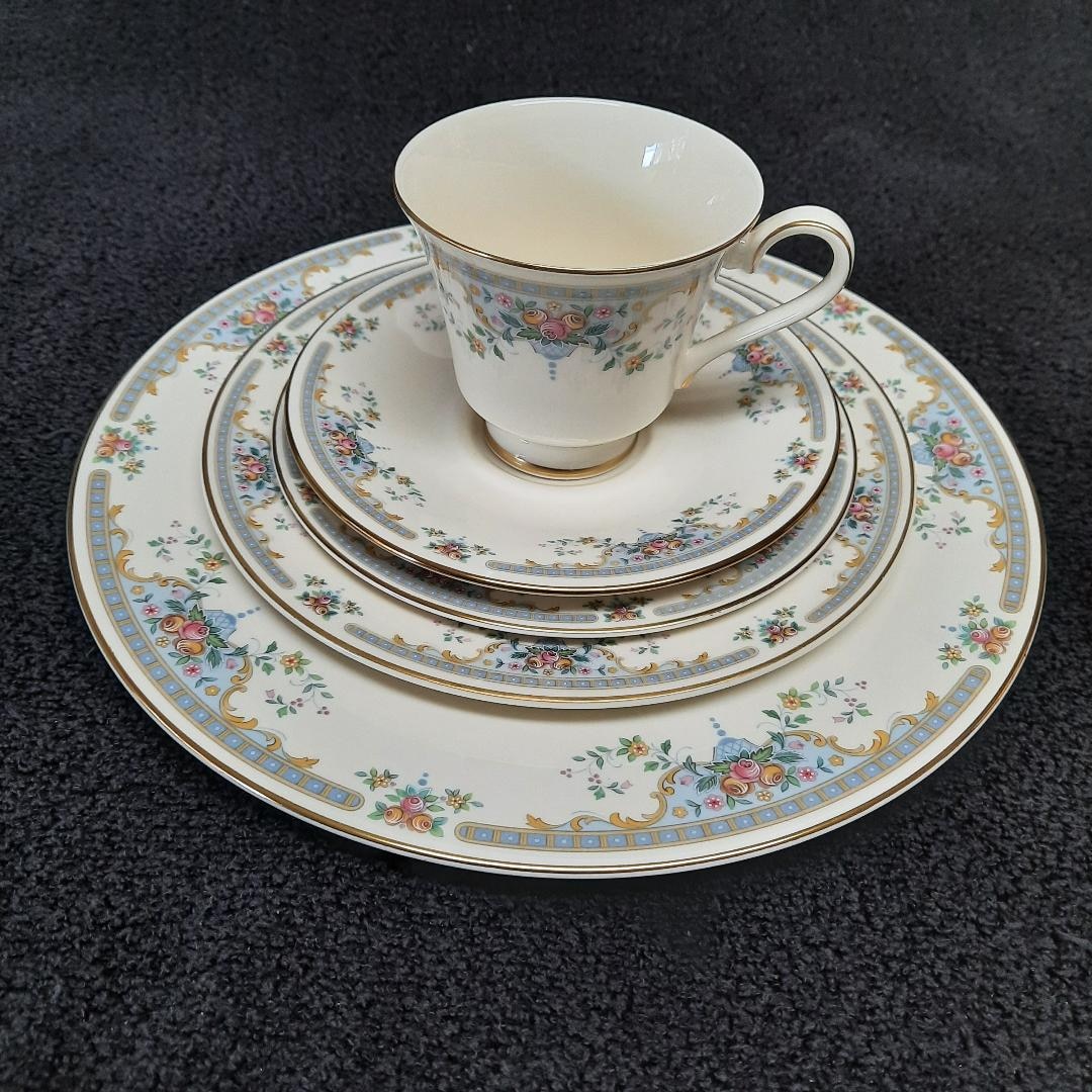 Royal Doulton the Romance Collection Fine Bone China Juliet Pattern ...