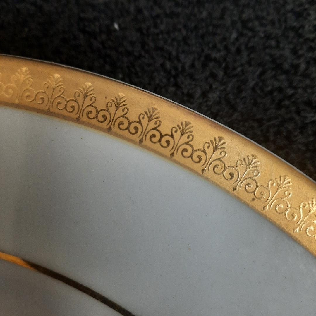 Gabbay China Queen Victoria Pattern Gold Etched Band Dinnerware Piece ...