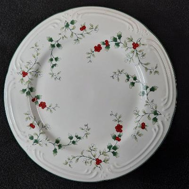 Pfaltzgraff Winterberry Pattern Dinnerware Piece Choice Stoneware Holly ...