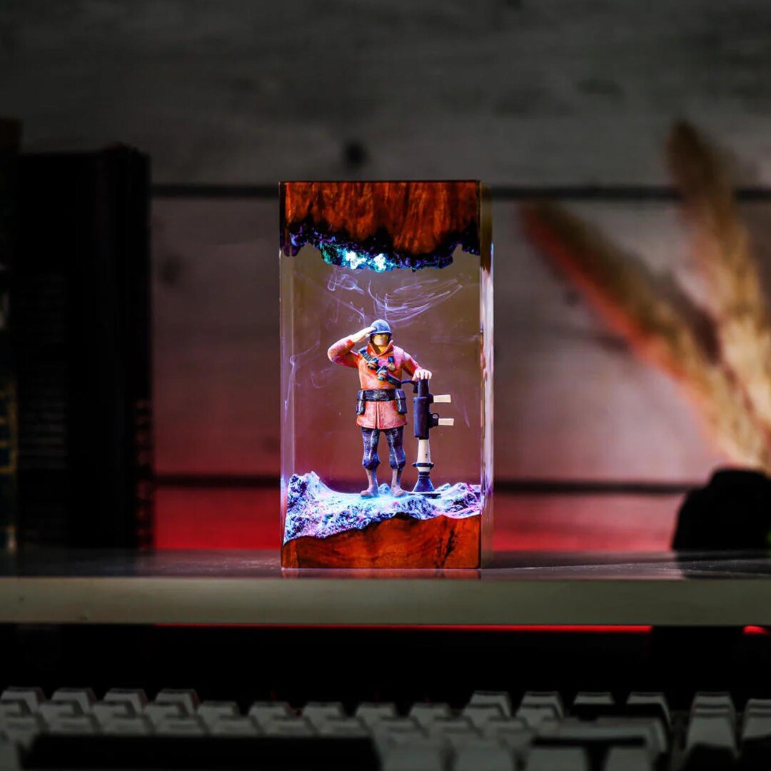 Red Soldier Resin Lamp: Hand-painted TF2 LED Night Light - Etsy