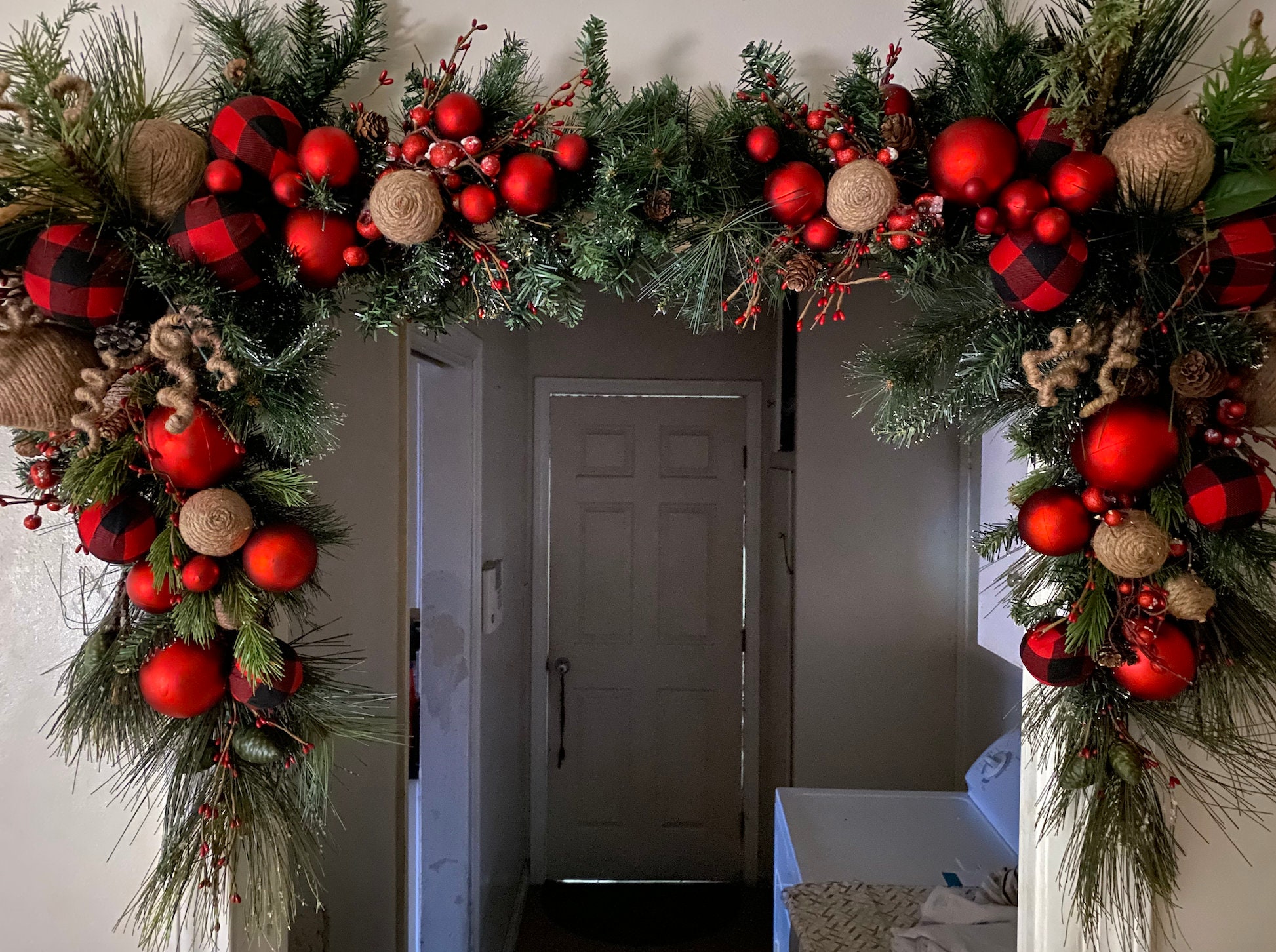 Christmas Garland (red Flannel & Beige Ornaments) / Guirnalda De ...