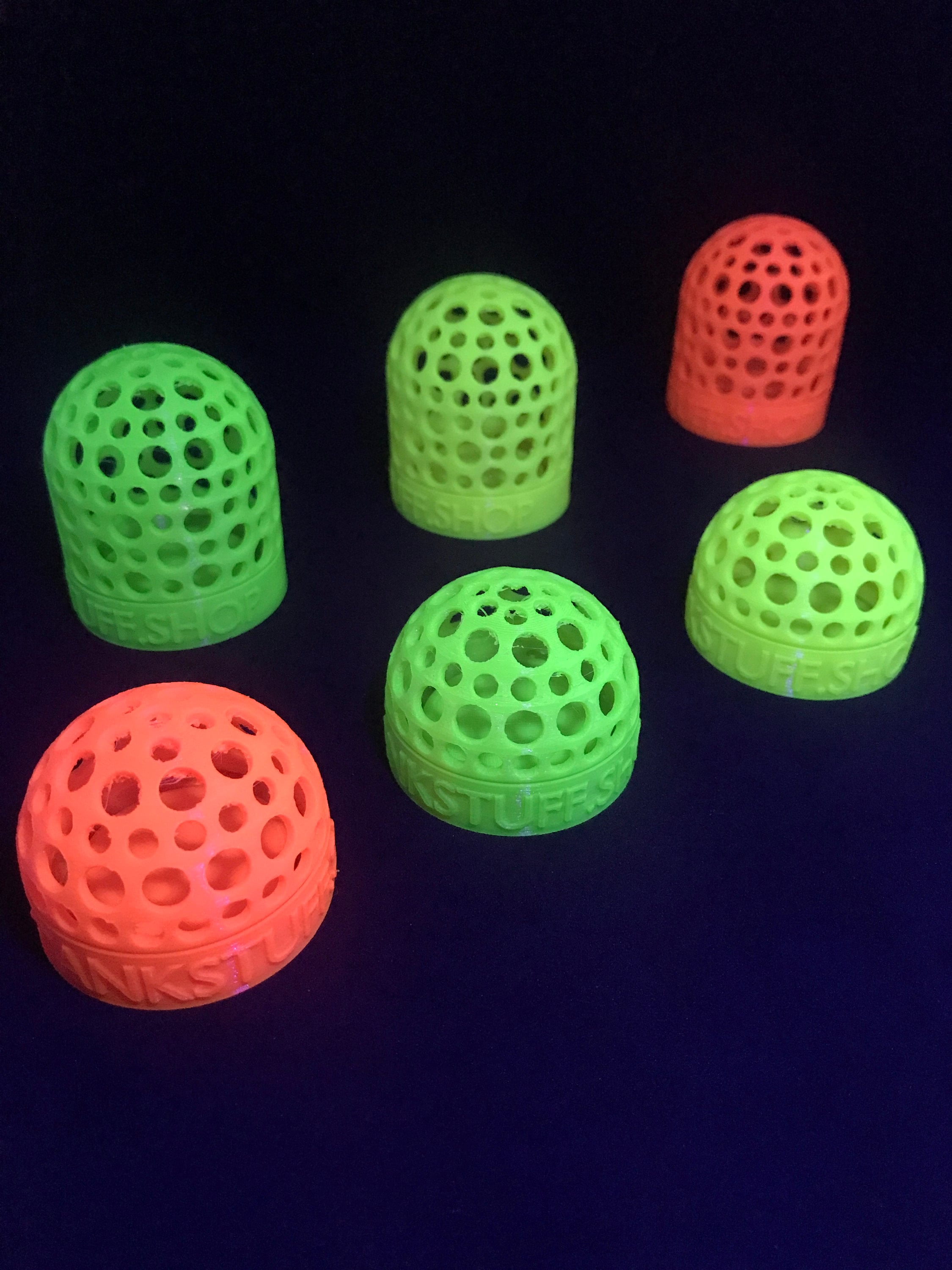 Magnetic Frozen & Live Fish Feeder / UV Reactive Fish Feeder ...