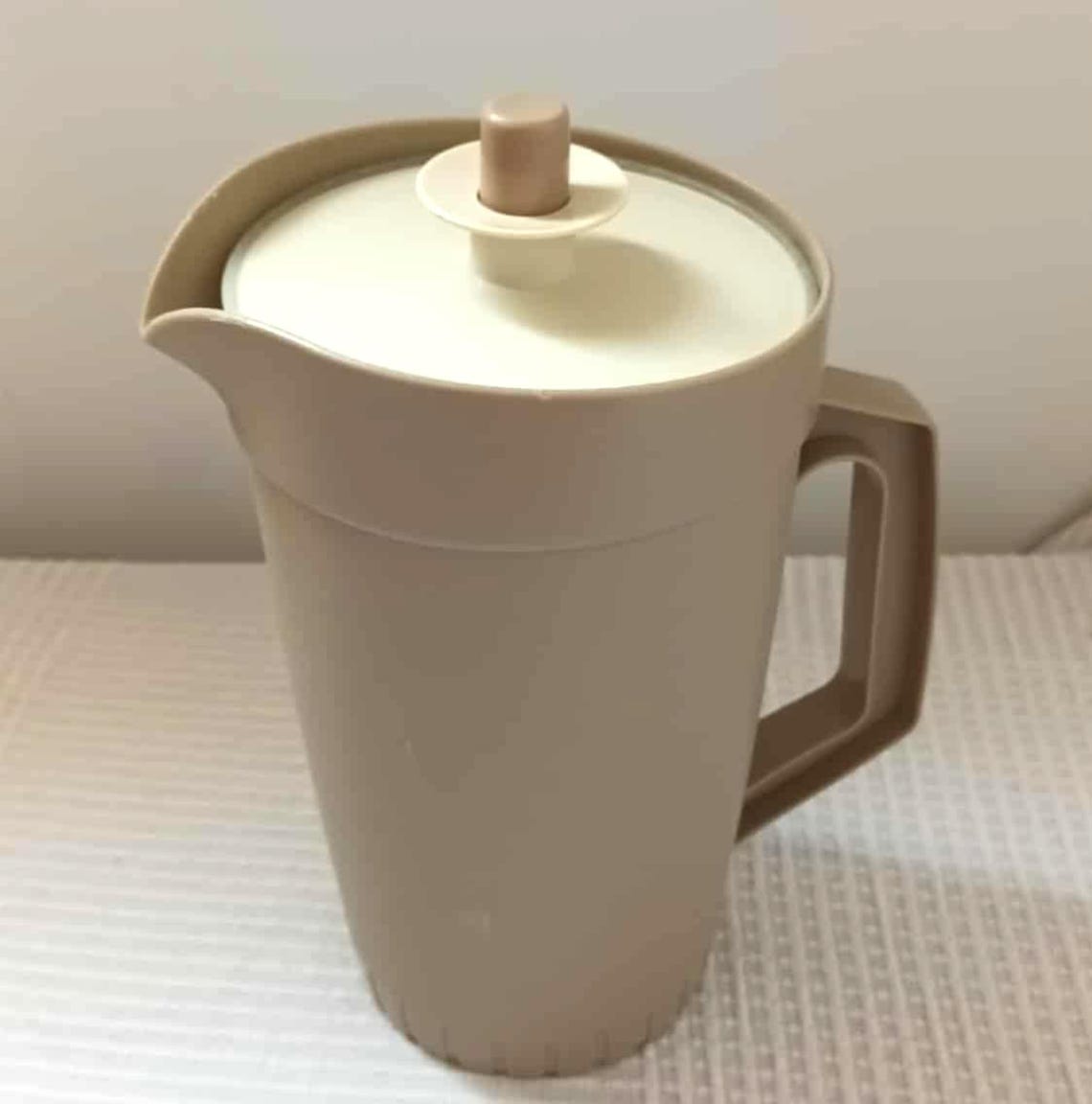 Vintage 1970s Tupperware Pitcher – Beige Retro Vacuum Seal Jug - Etsy