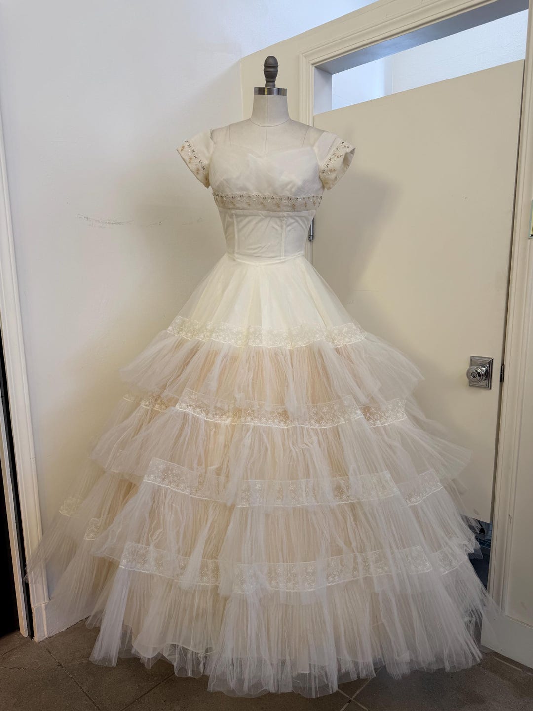 LOT William Cahill 50s Vintage Wedding Gown, Crown, Veil, Gloves ...