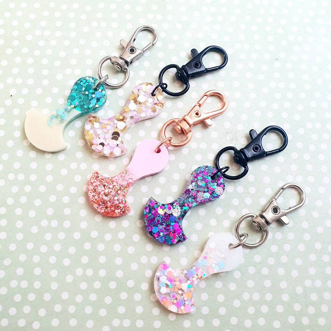 Bulk Packs of Glitter Shopping Trolley Tokens - Christmas Presents ...