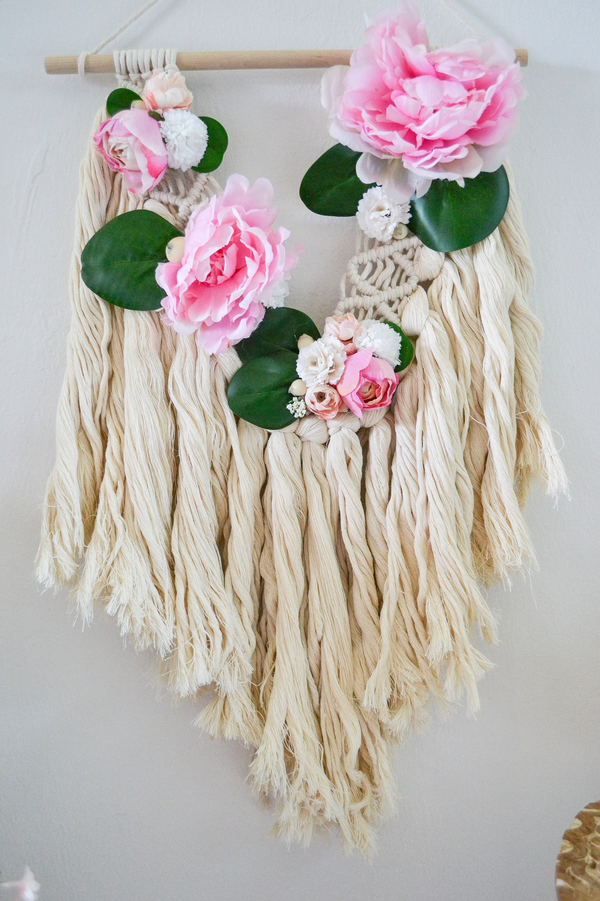 Boho Chic Pink Floral Macrame Wall Hanging Decor Handmade Chunky Fringe ...