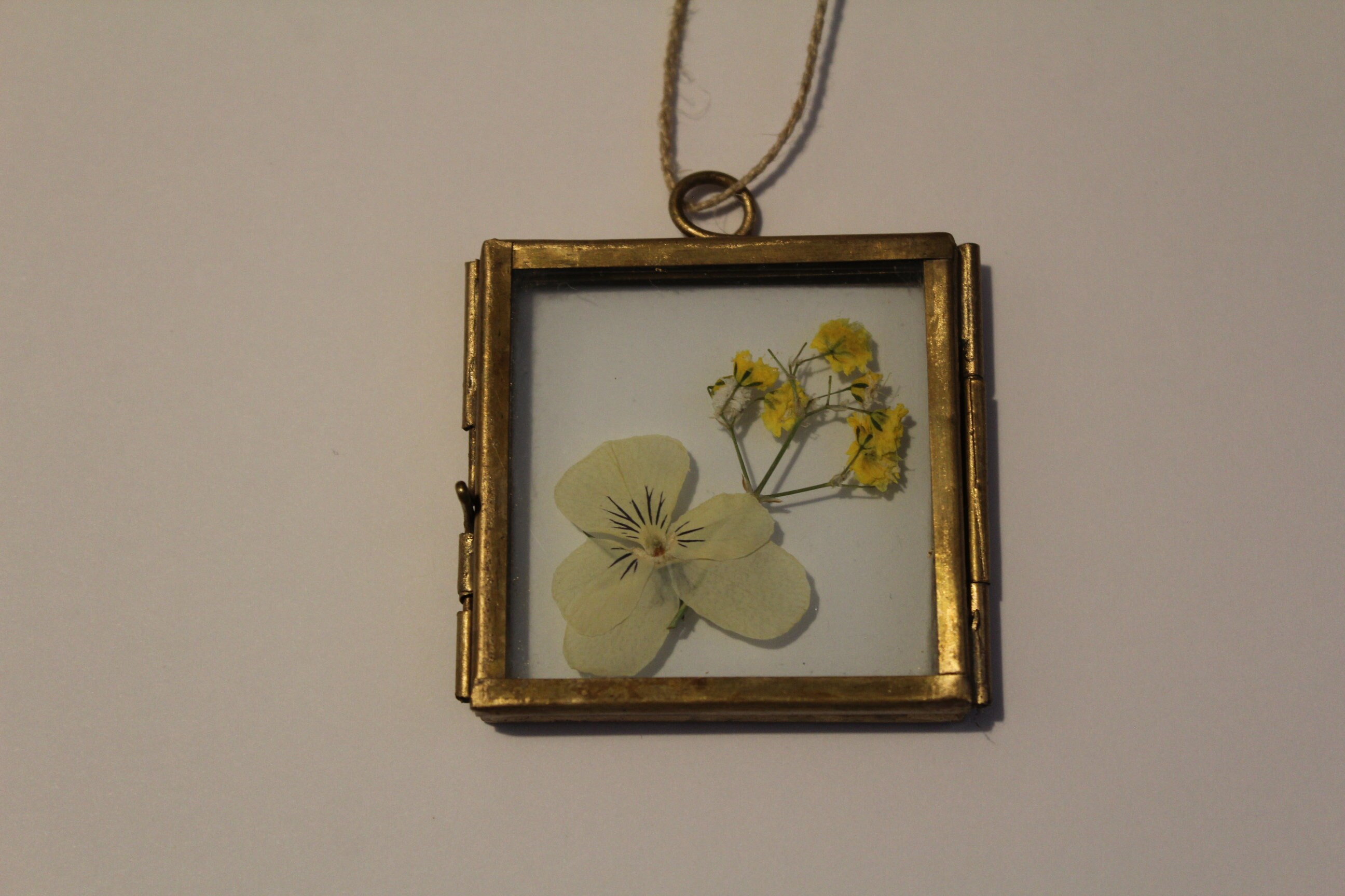 Yellow Pressed Flowers in 2 X 2 Frame Wedding Favours Wedding Favour ...