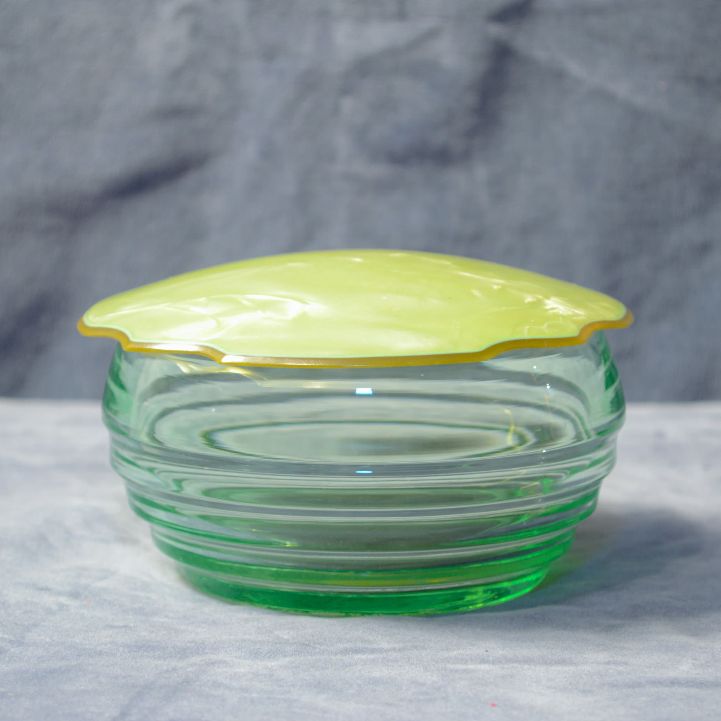 Green Depression Glass Powder Box W/ Bakelite Lid - Etsy