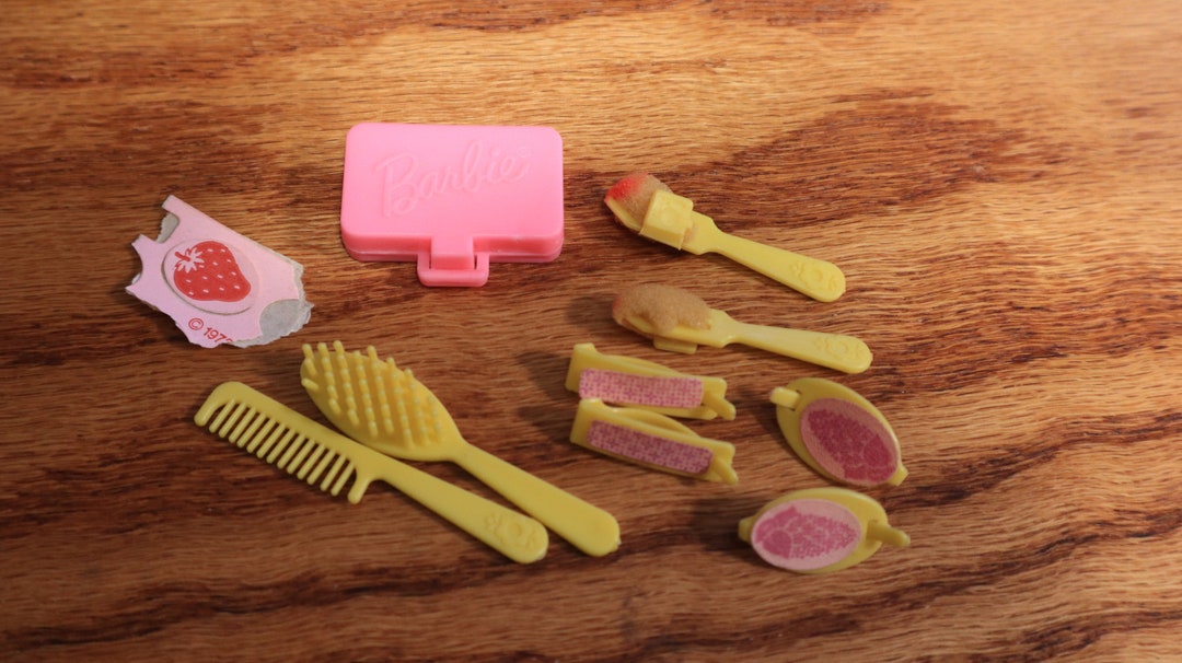 Vtg 1973 Mattel Barbie Doll Makeup Kit W/blush + Applicators + Brush ...