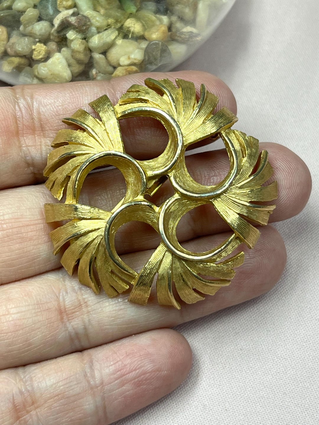 Vintage TORINO Brushed Gold Tone Ribbon Swirl Brooch - Etsy