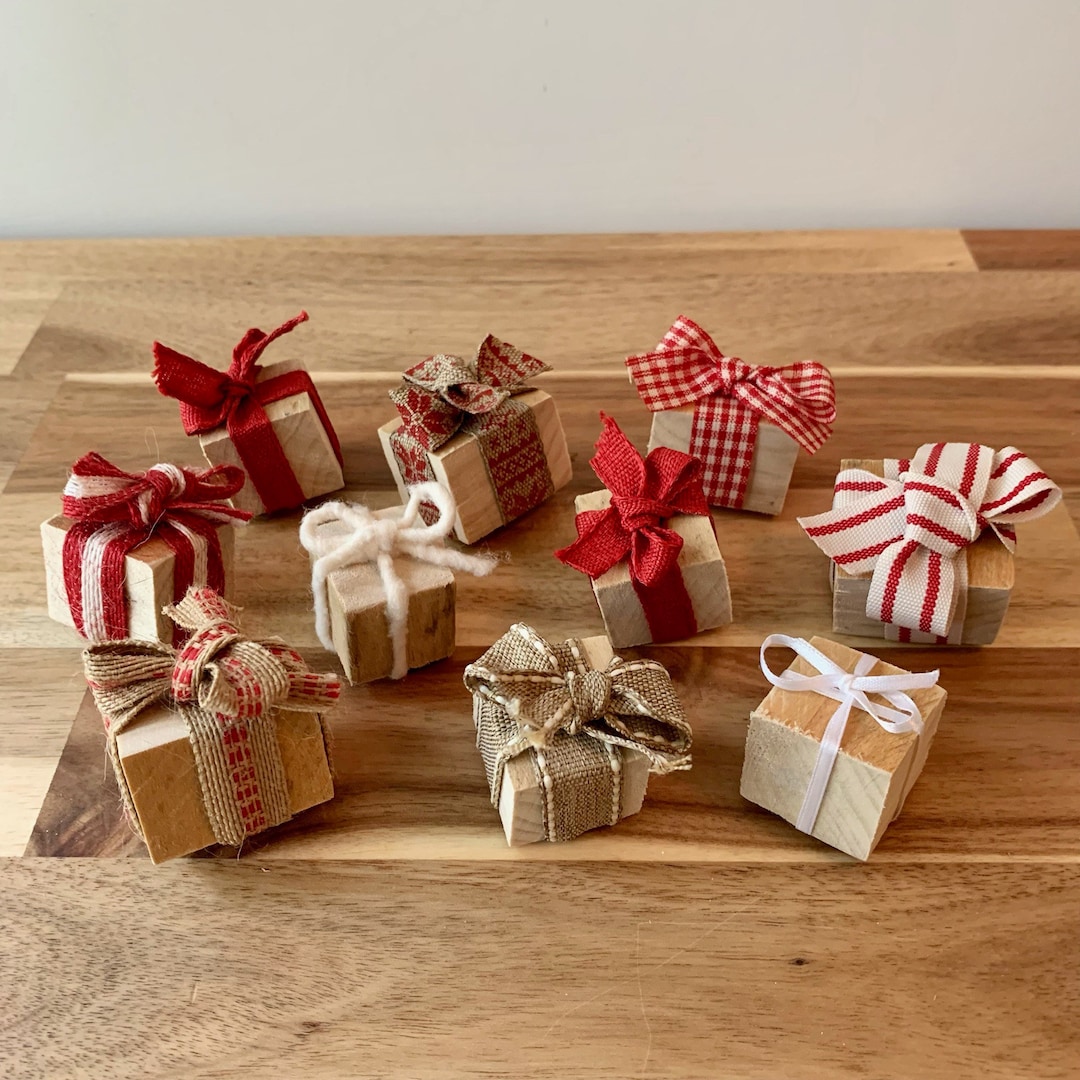 Mini Wooden Presents set of 6 - Etsy