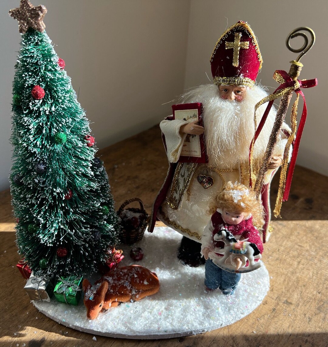 Vintage Saint Nicholas Red Coat 8.5 Inches Snowny Wood Base Christmas ...