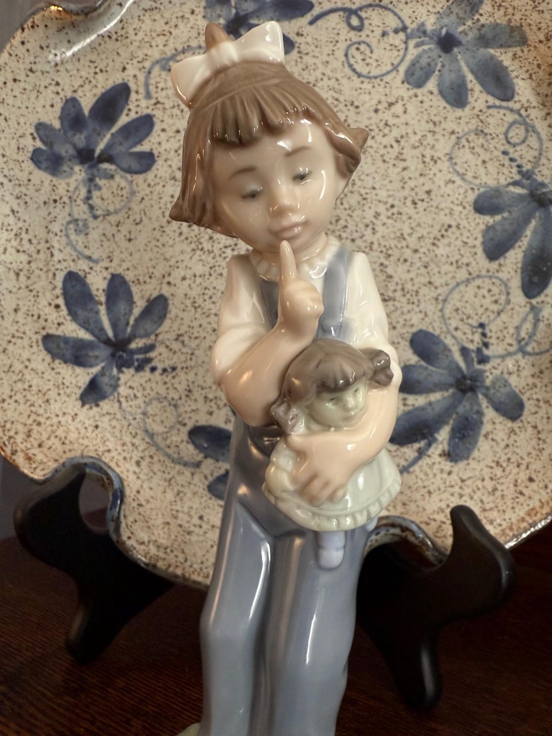 1988 Nao by LLADRO Girl Figurine "hushing" Her Doll Model DAISA ...