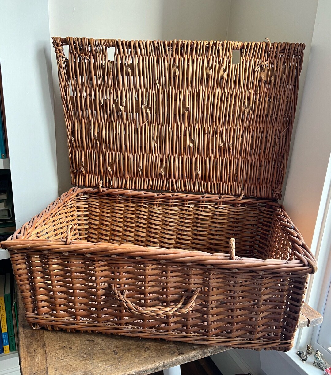 Large Vintage English Wicker Picnic Basket With Lid & Handles Vintage ...