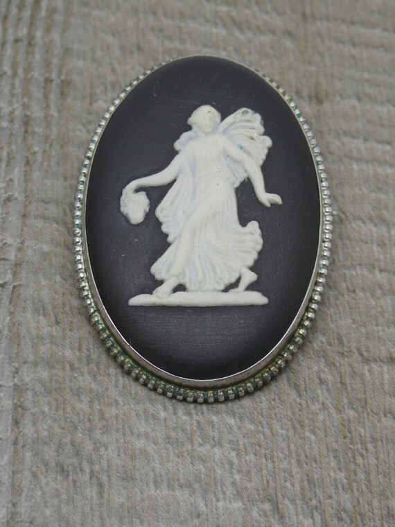 Wedgwood jasperware brooch store