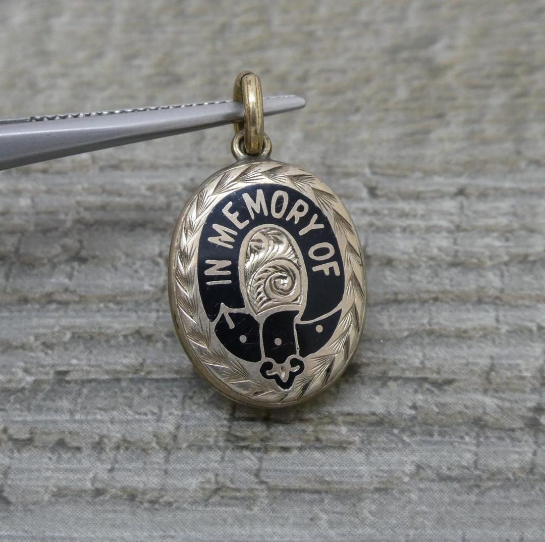 Victorian Black Enamel 'IN MEMORY OF' Hair Mourning Locket Charm Gold ...