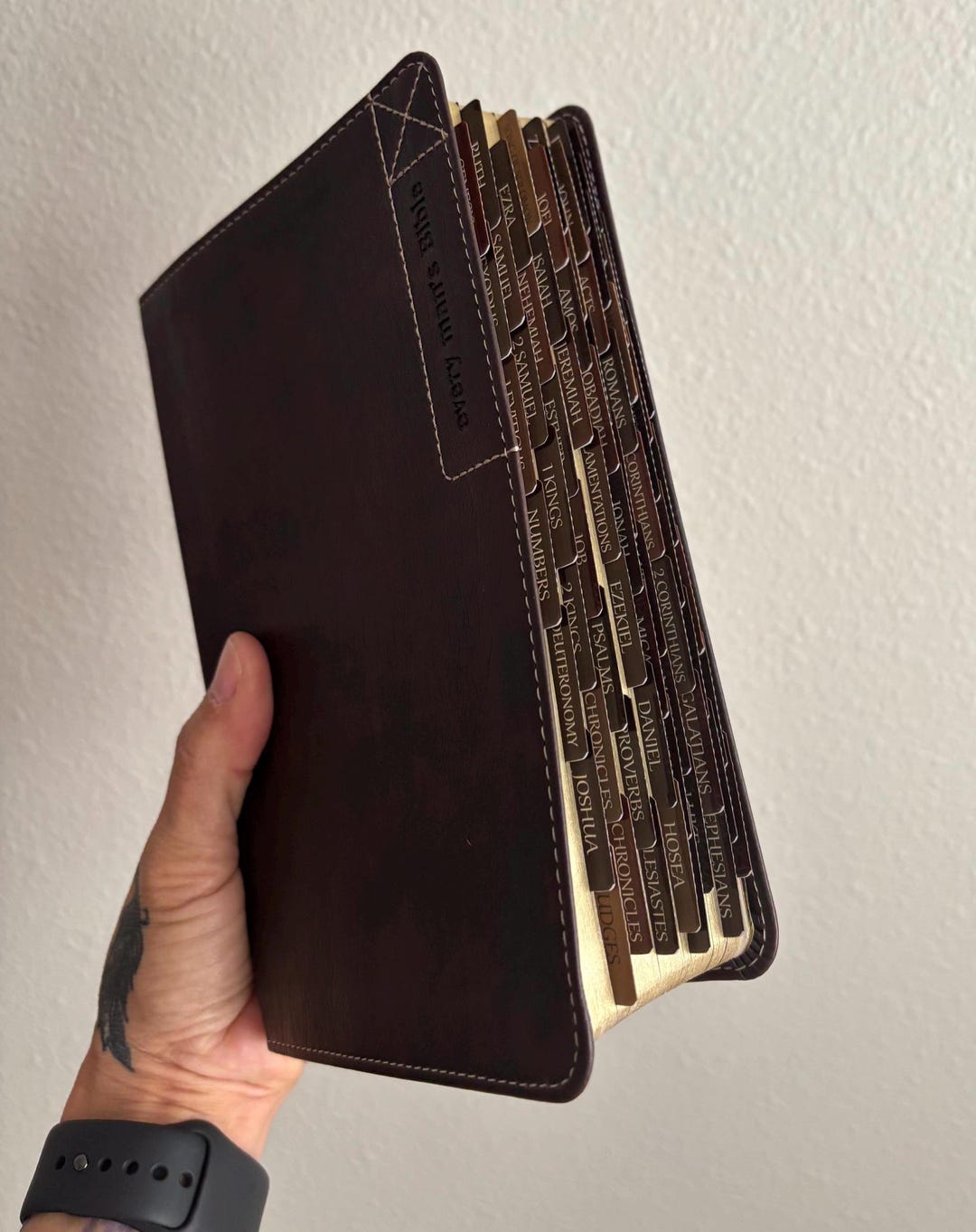 Every Man's Bible NLT Brown Leather, Study Bible for Men With Study ...