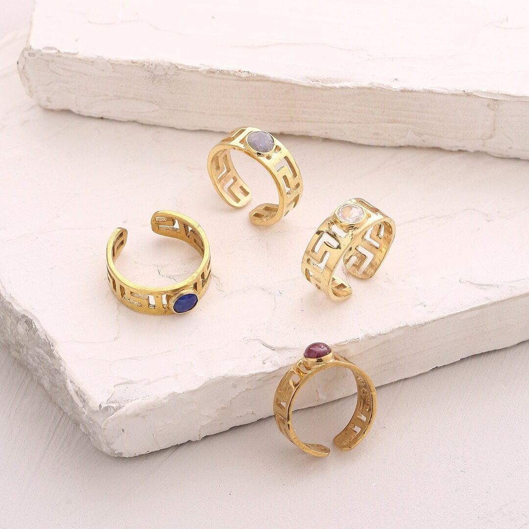 Zierliche goldfarbene filigrane Ringe. Zehenring. Daumen ringe ...