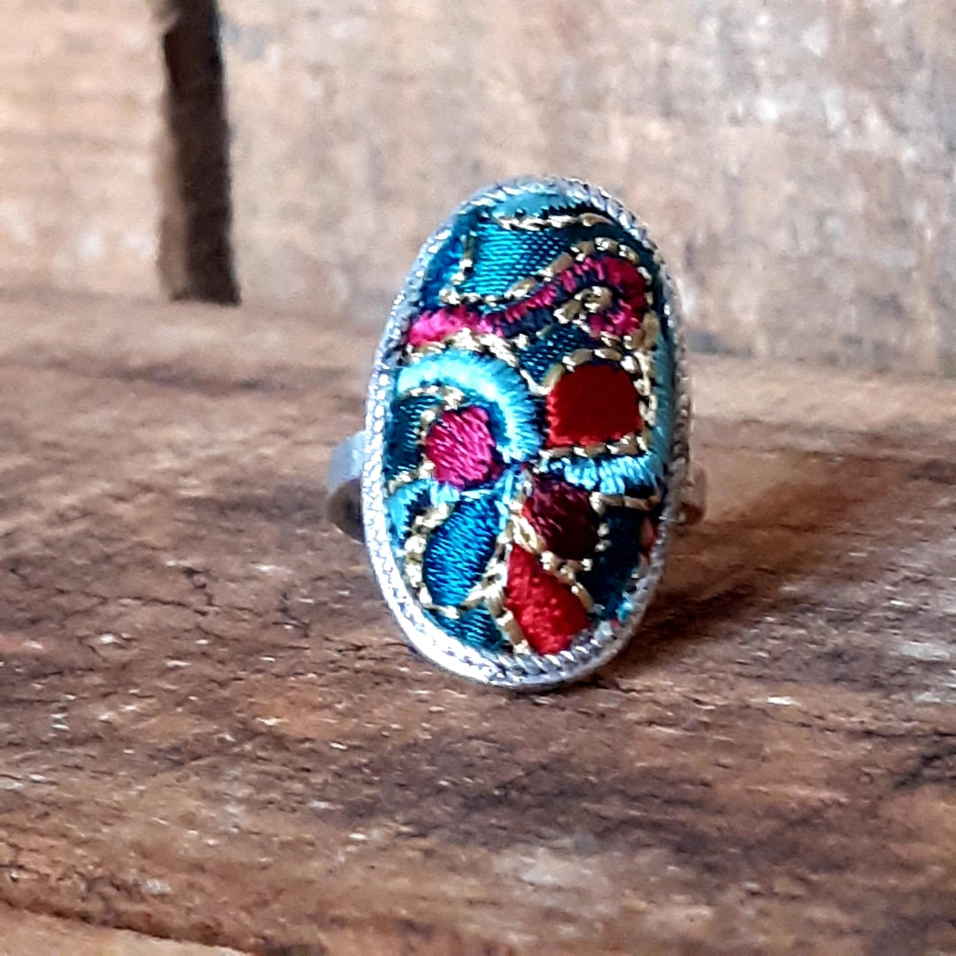 Oval Ring in Fine Embroidery - Maison MOAMA - Old Ethnic Jewelry ...