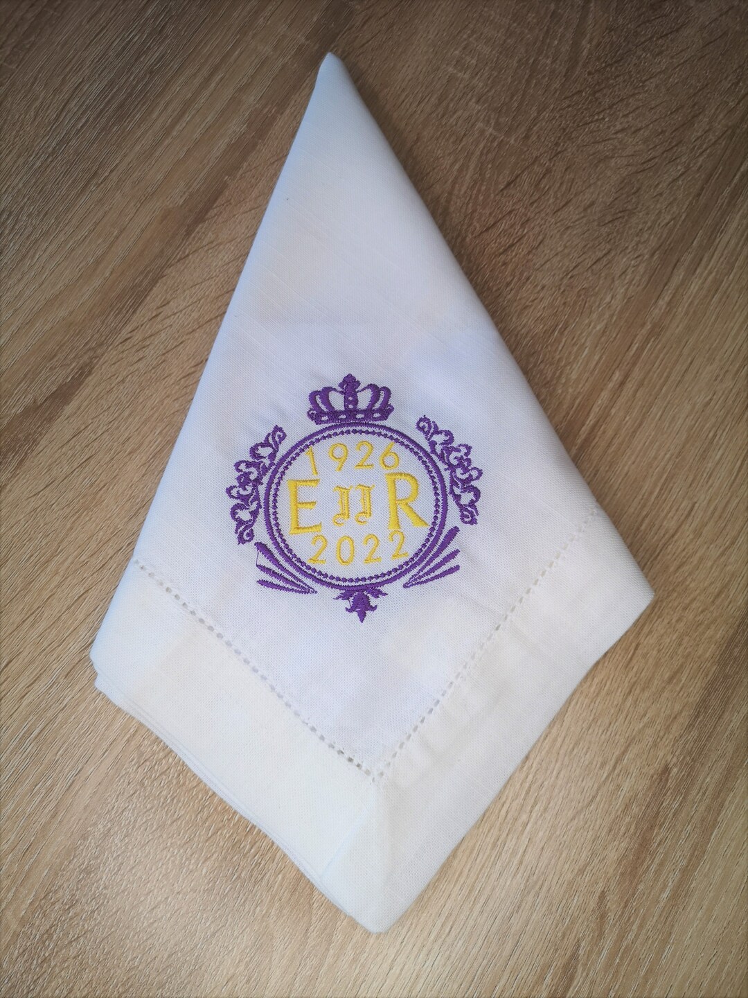 Queen Elizabeth II Commemorative Cotton Handkerchief in Memory of Her ...
