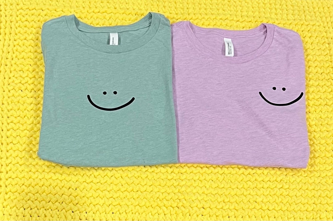 Smiley Face T-shirt - Etsy