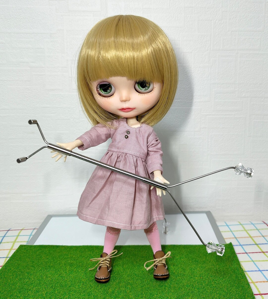 Nyoi Stick modified 2W Neo Blythe Doll Stand Screw Hole Magnet & Magnet ...