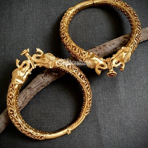 Gold Elephant Openable Bangle Pair Gajamukhi Gold Kada Carved Gold ...