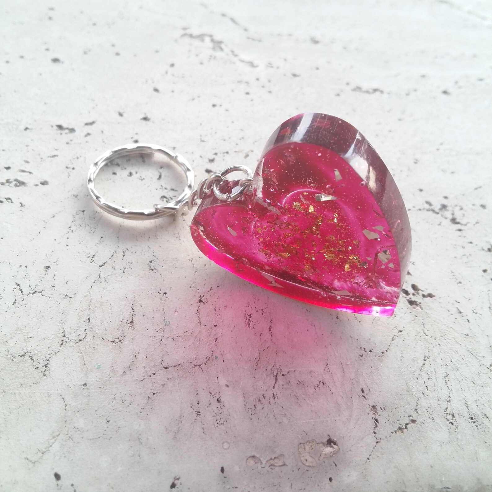 Heart-shaped key chain in epoxy resin with handmade gold leaf | Etsy