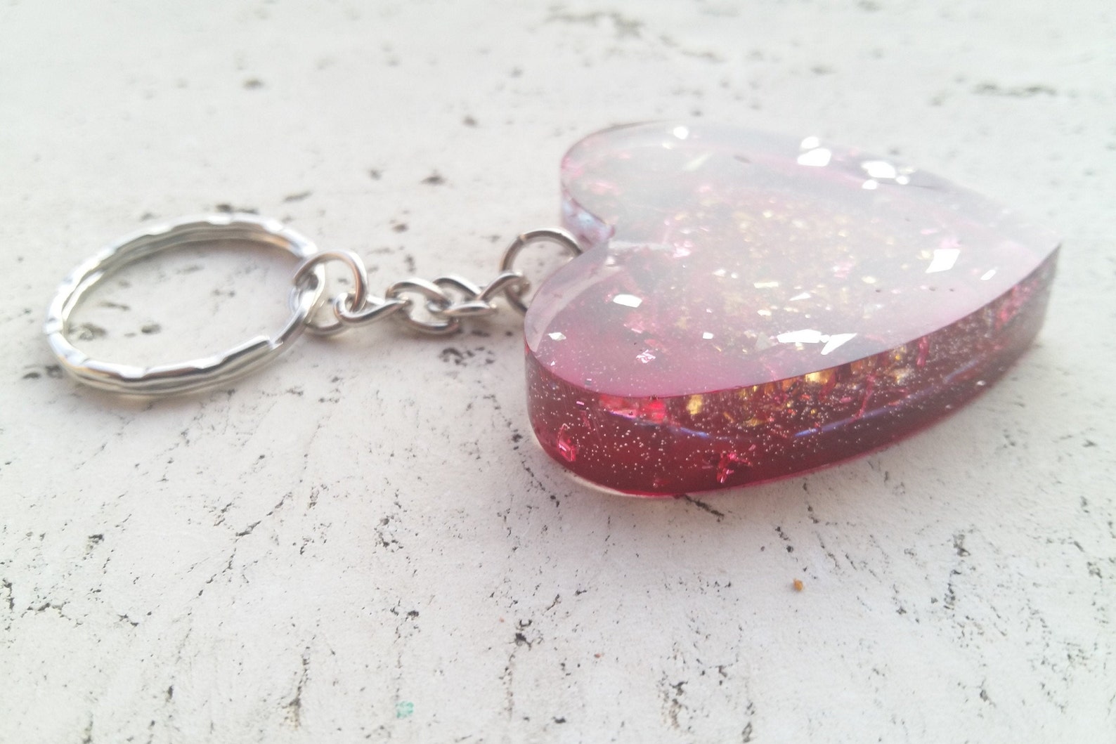 Heart-shaped key chain in epoxy resin with handmade gold leaf | Etsy