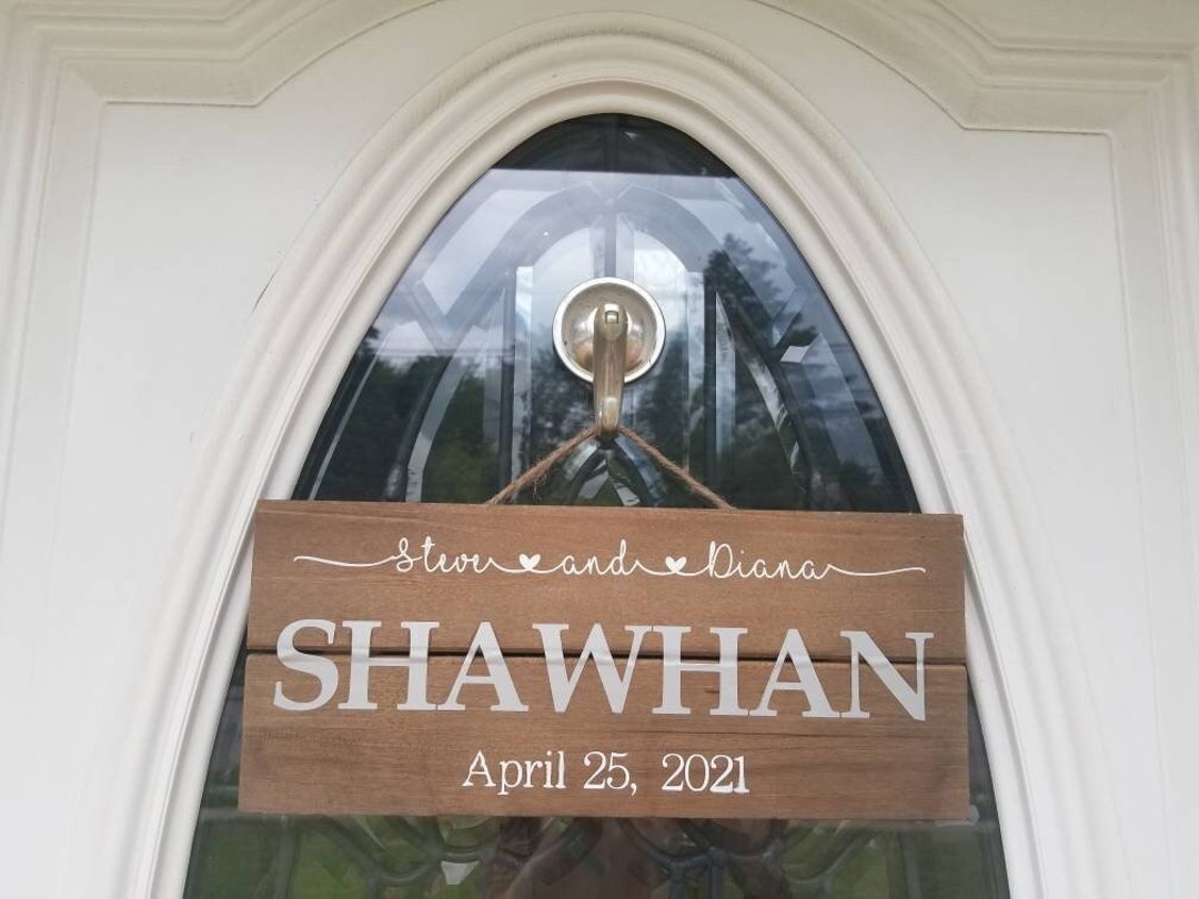 Married Couple Door Hanger, Wedding Hanging Sign, Newlywed Gift ...