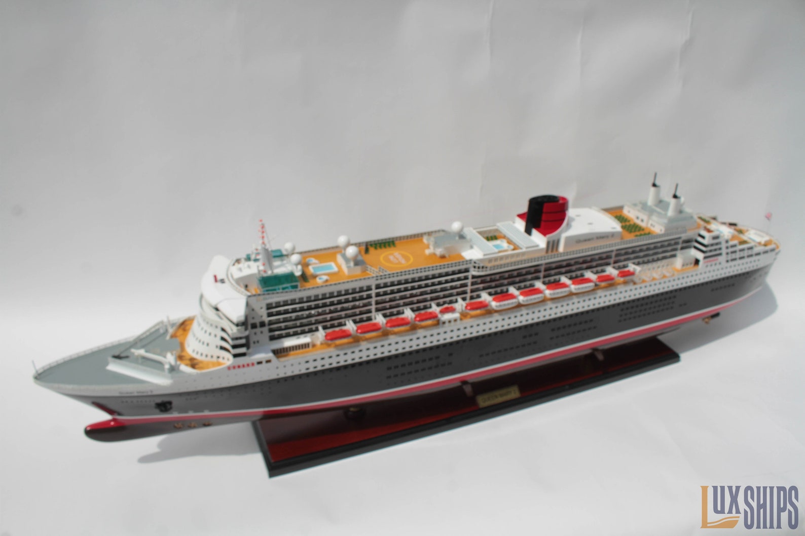 RMS Queen Mary 2 Ship Model 100cm - RMS Queen Mary 2 Wooden Ship Model ...