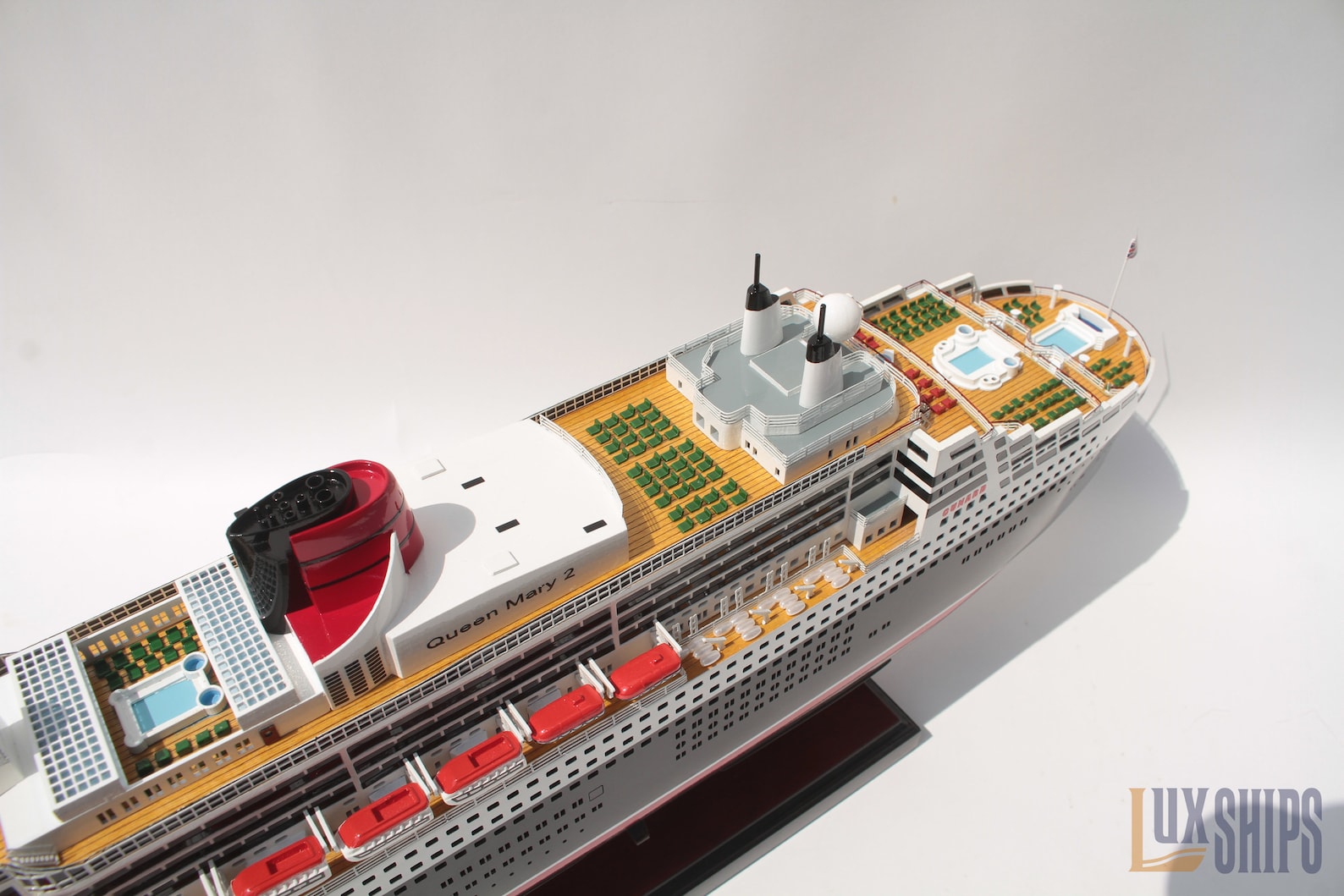 RMS Queen Mary 2 Ship Model 70cm - RMS Queen Mary 2 Wooden Ship Model ...