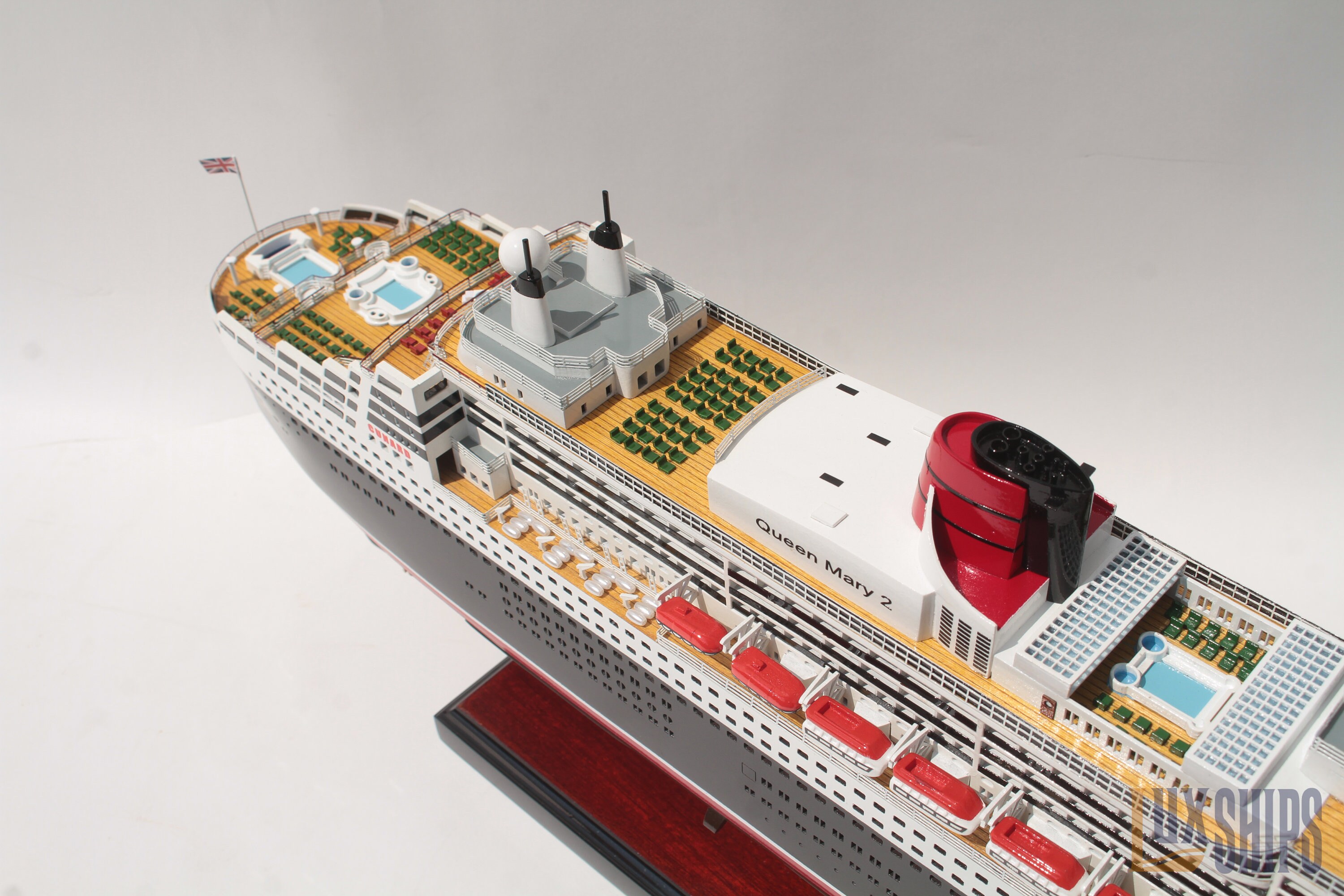 RMS Queen Mary 2 Ship Model 70cm - RMS Queen Mary 2 Wooden Ship Model ...