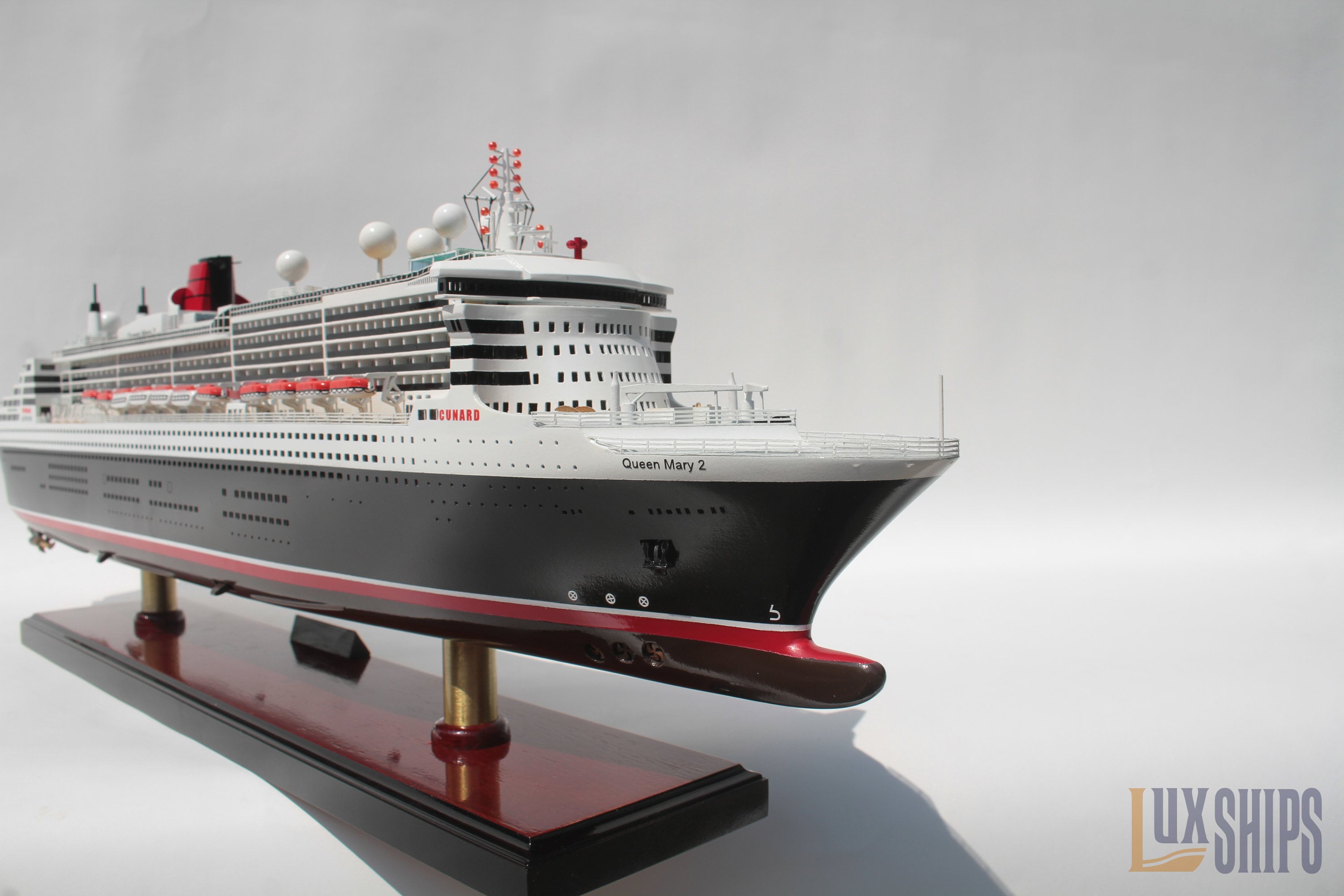 RMS Queen Mary 2 Ship Model 70cm - RMS Queen Mary 2 Wooden Ship Model ...