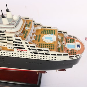 RMS Queen Mary 2 Ship Model 86cm - RMS Queen Mary 2 Wooden Ship Model ...